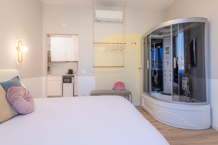 Venus Romantic Suite Porto & Centro - Livorno