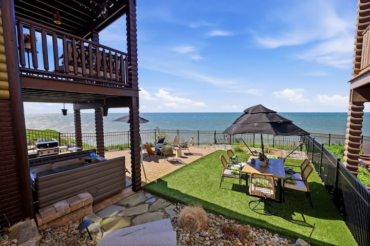 Tranquil Tides: Lakefront/hot Tub/6 Min To Gotl - Geneva-on-the-Lake, OH