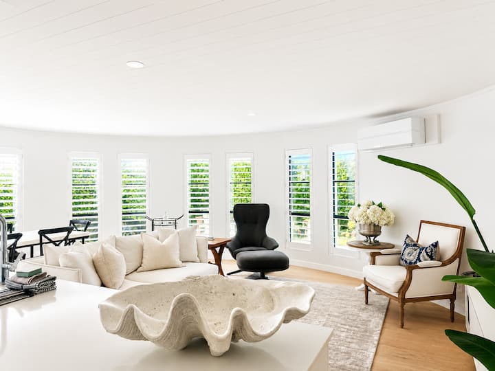 Coastal Luxe Across From Narrabeen Beach - North Shore