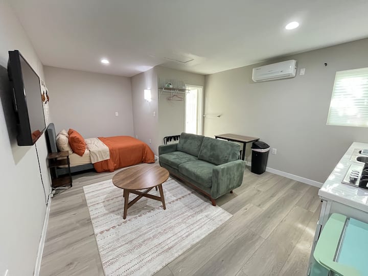 Cozy Guest Studio With Kitchen! - Claremont, CA