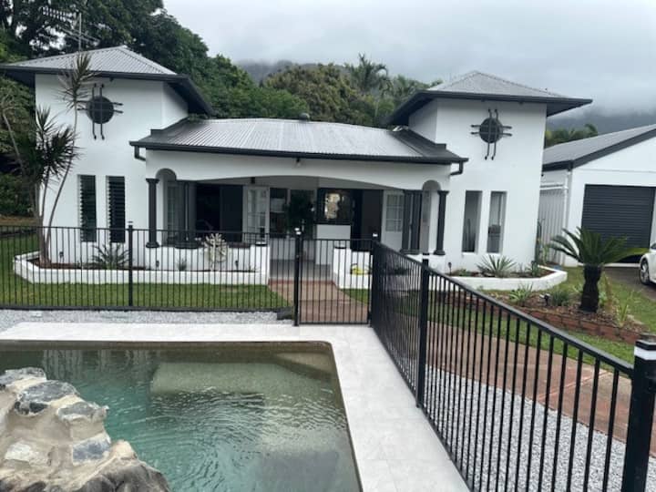Newly Renovated Mediterranean-inspired Retreat - Palm Cove