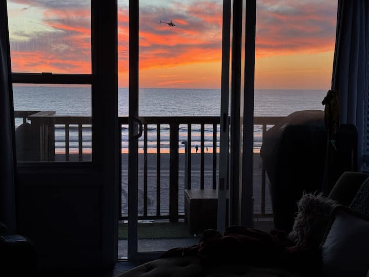 Oceanfront Strand Home | World Cup | Beach + Views - Manhattan Beach, CA