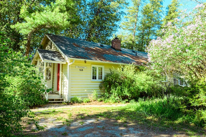 148 Divot | Simcoe Cottage | Private Beach, Kayak - Georgina