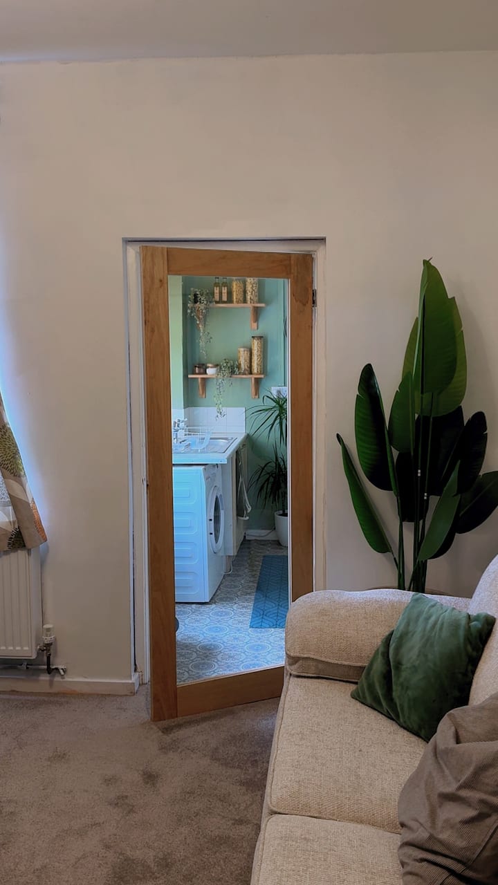 Italian-inspired 2br Home • Near Station & Town - Crewe