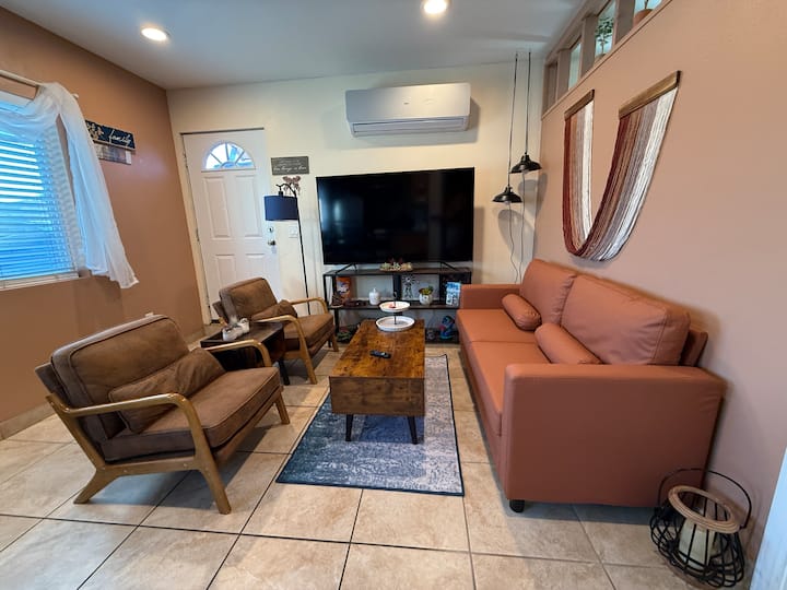 Mg's Little Corner - Fontana, CA