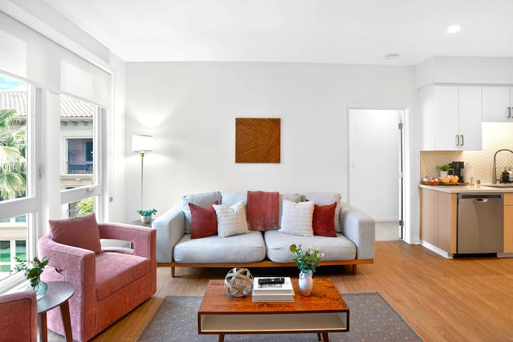 Brand New! Lux & Modern 2br Apt! W/ Pool & Gym - Irvine, CA