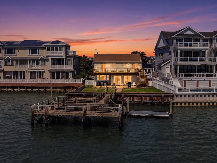 Waterfront Getaway On The Bay - Boat Dock & Deck - Atlantic City, NJ