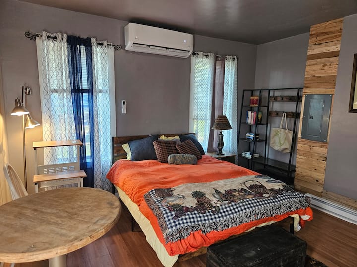 2 Fl Apt In Elevated Home Near Temple U & Hospital - Chestnut Hill, PA
