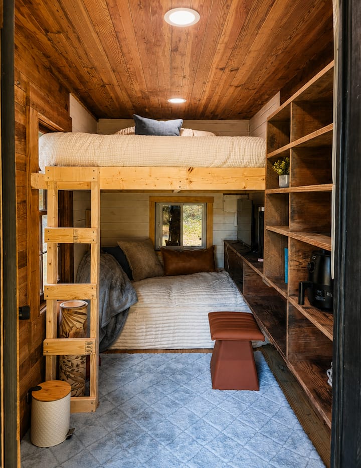 Cedar Loft Cabin #1 - Jones Lake, Dallas