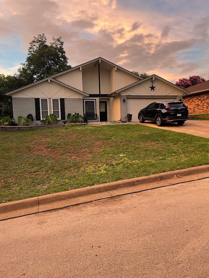 Cozy Room For Two! - Arlington, TX