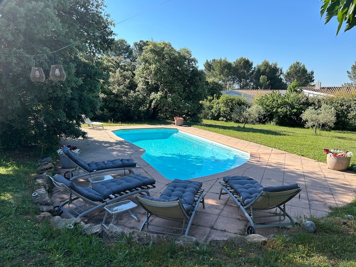 Maisonnette En Provence Avec Piscine - Lambesc