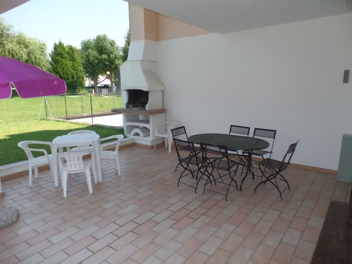 Grande Villa Avec Barbecue Et Jardin - Bibione