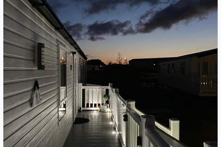 Sunflower Lodge Luxury Pet Free Holiday Caravan - Filey