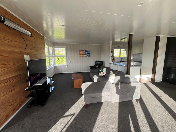 Two Bedrooms Upstairs Unit W/ Sunset View Balcony - Greymouth