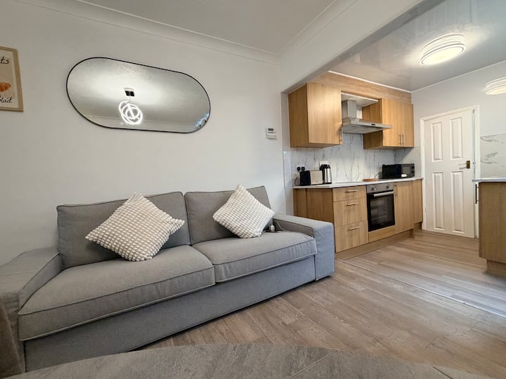 Entire 3 Bedroom House, 2 Mins From Watford Fc - Watford