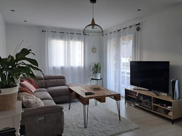 Grand Appartement Au Calme Et Bien Situé - Albertville