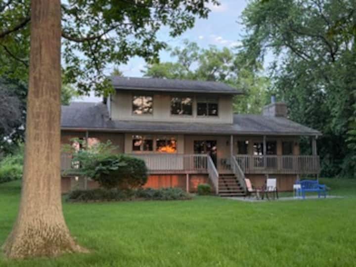 Lake Mi Bluff Retreat- 2-minute Drive To Beach - Lake Michigan Beach, MI