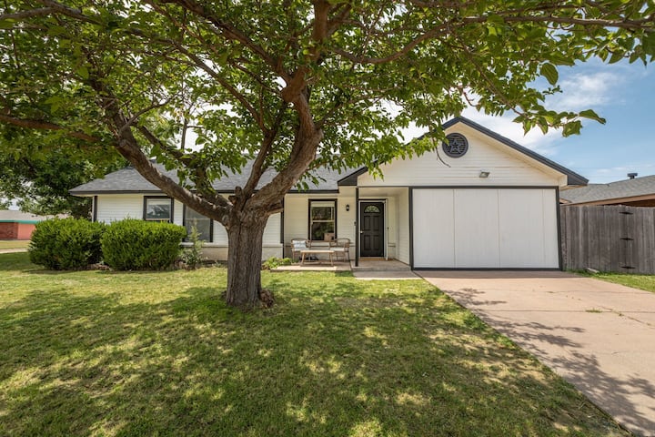 Spacious 4br W/ Huge Outdoor Space & Garage! - Abilene, TX