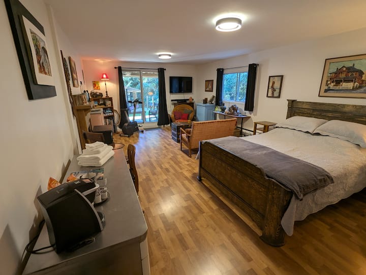 Guest Hideaway And Companion Room (For 4) - Sidney