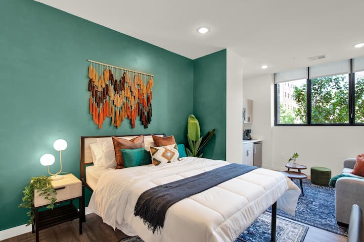 1br Downtown Suite | Pool, Gym & Workspace - Cincinnati, OH
