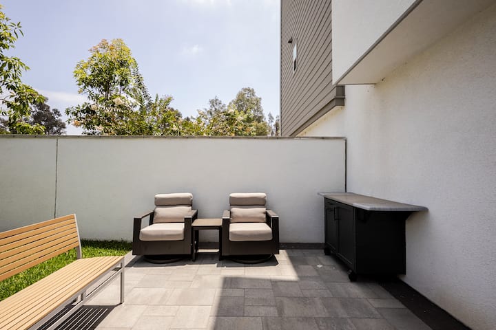 Huge Yard + Garage | Modern 3br Long Beach Home - 콤프턴