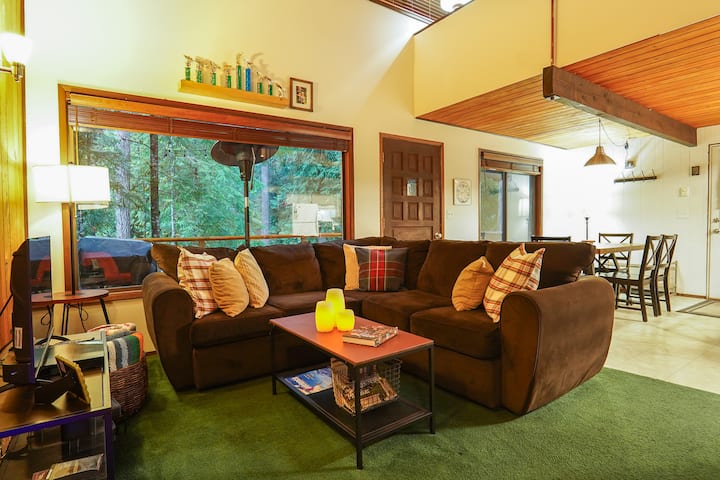 Cozy A-frame Cabin W/hot Tub | Near Artist Point - Glacier, WA