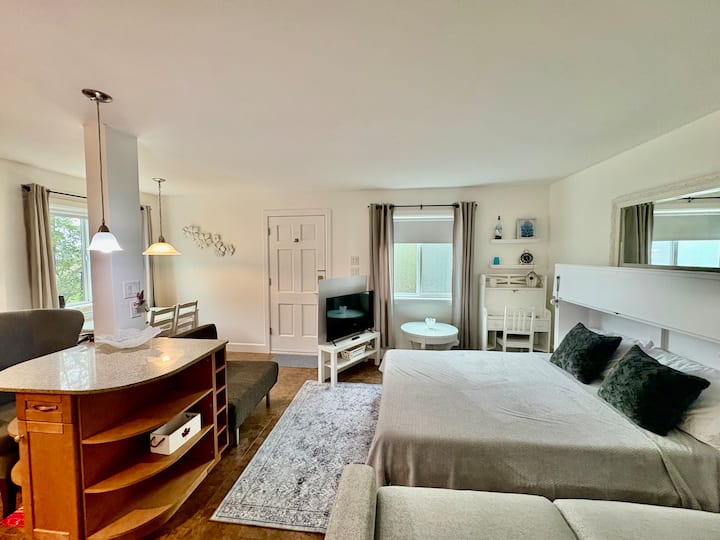 Cozy - Saanich