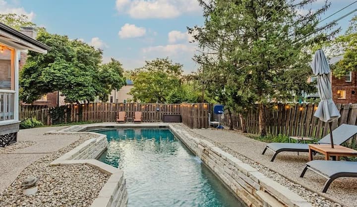 Classic Clayton Retreat With Pool - Kirkwood, MO
