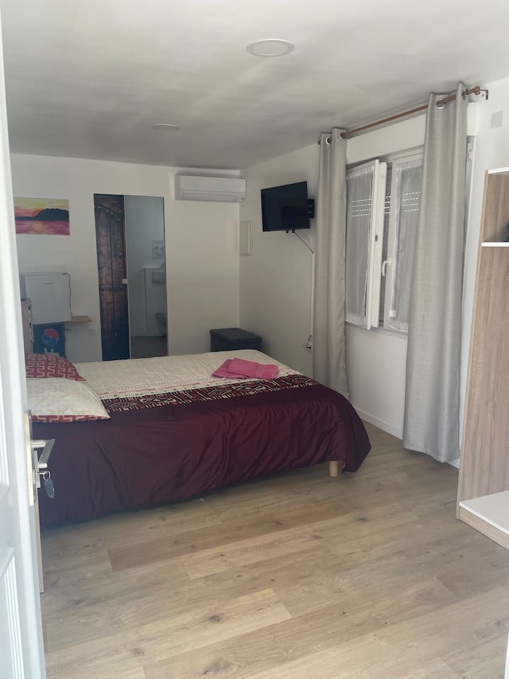 Chambres Grand Lit Tous Confort - Le Castellet