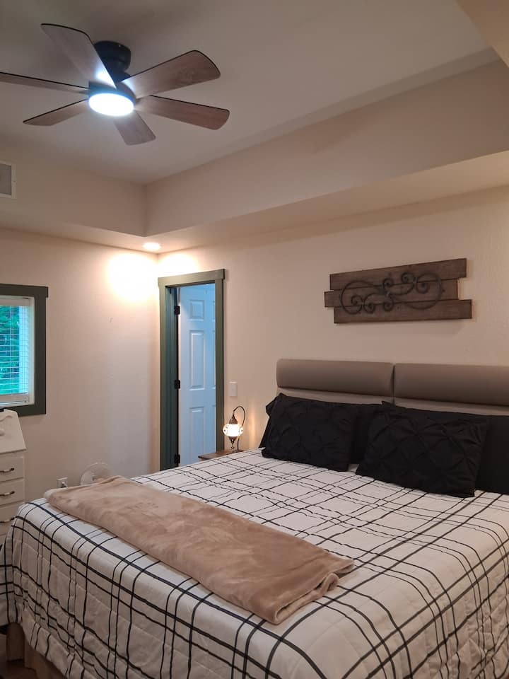 Sunflower Retreat - Farmington, MO