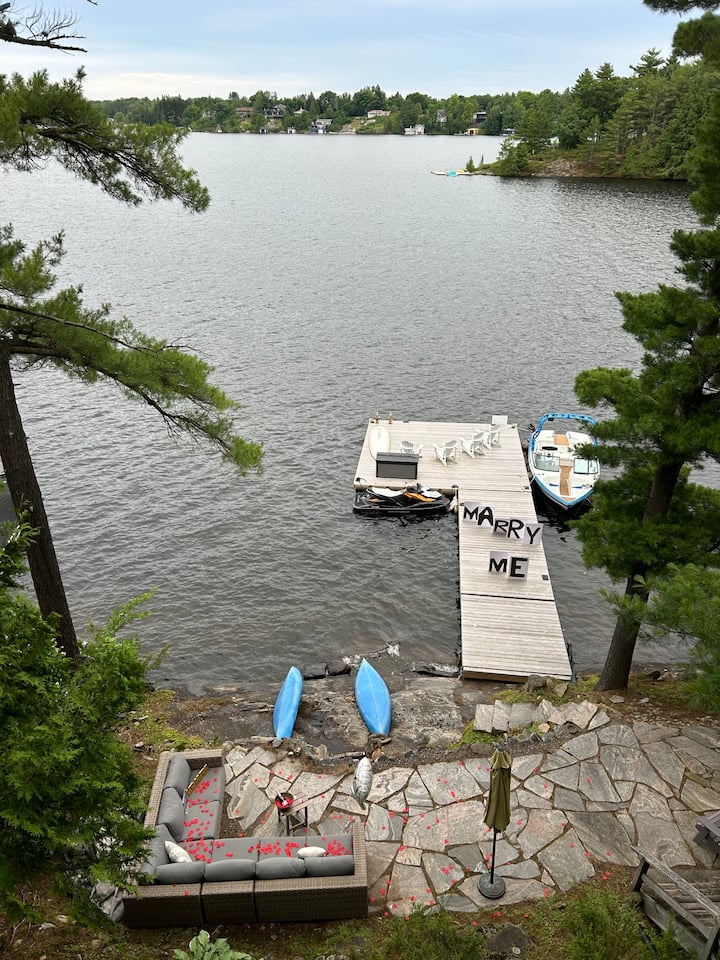 Cottage On The Lake - Gravenhurst
