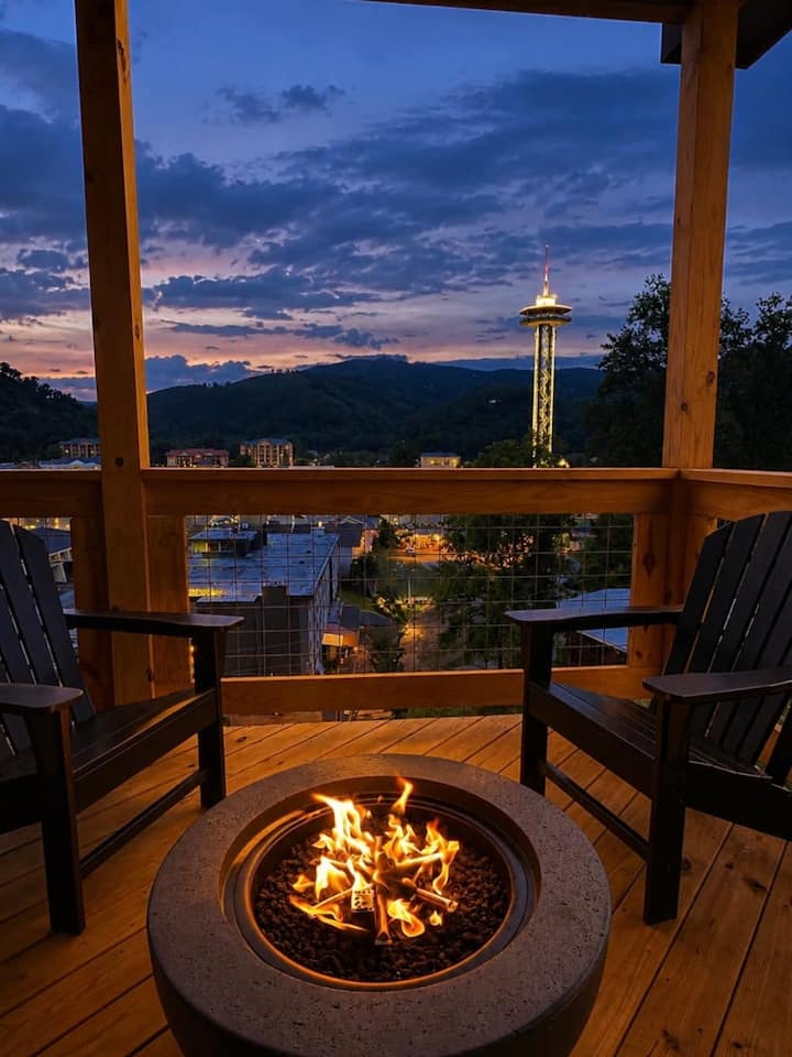 Copper Outdoor Shower Facing Space Needle/downtown - Gatlinburg, TN