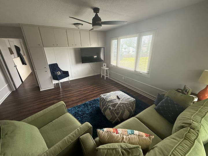 Cute, Adorable, Remodeled Home Awesome Workmanship - Drake University, Des Moines