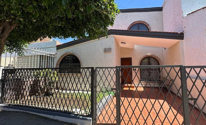 Charming 5br Guadalajara Home | Near Metro | A/c - Guadalajara, México