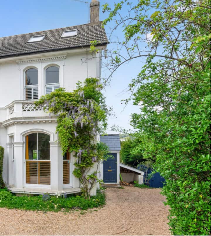Semi-detached Victorian House In Hastings - Bexhill-on-Sea