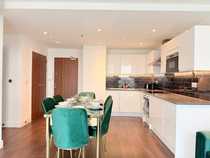 Wimbledon Spacious Apartment For 8 - Croydon