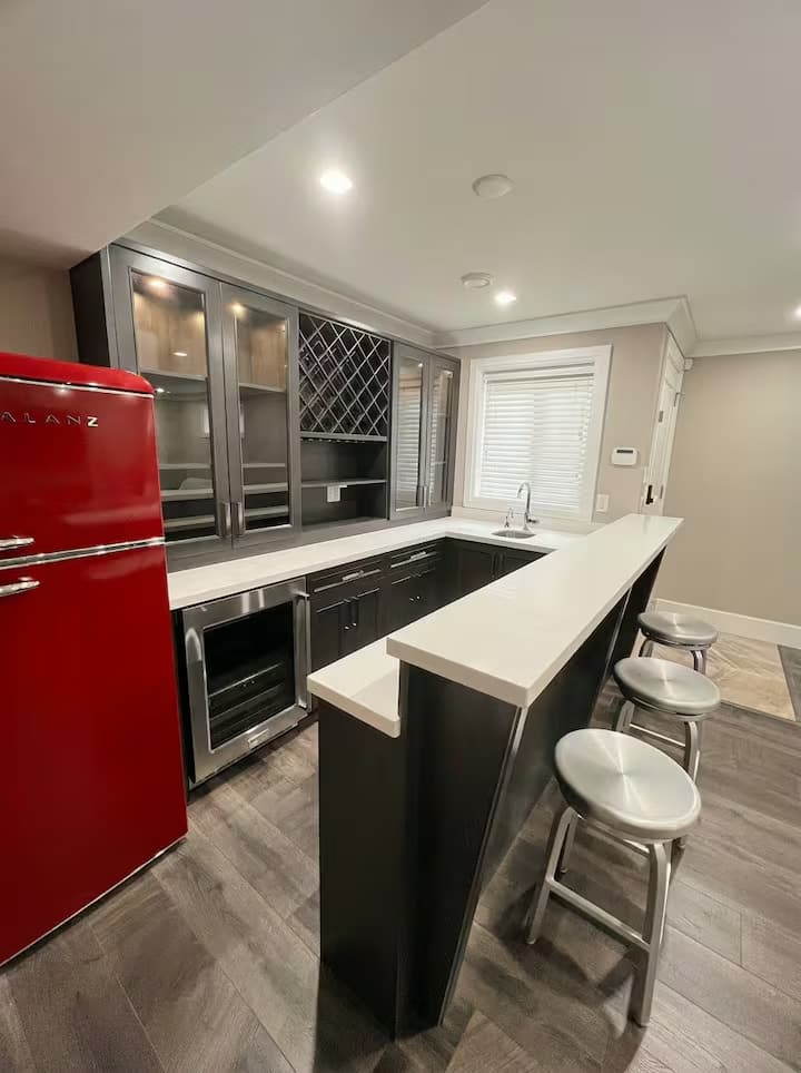 2br Suite W/ Arcade & Smart Tv + Private Entrance - White Rock