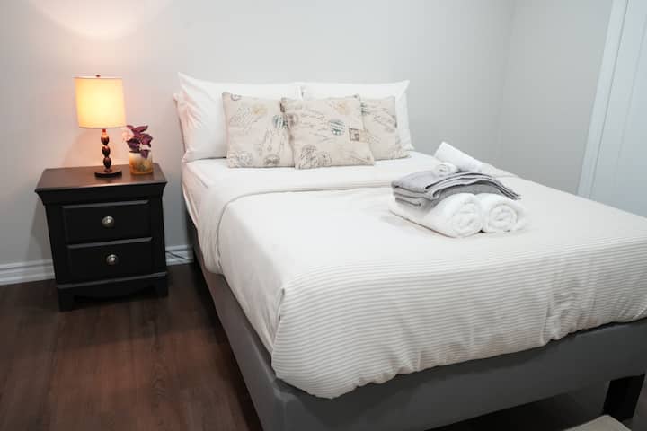 Cozy Walkout Basement Suite | Private Entrance - Aurora