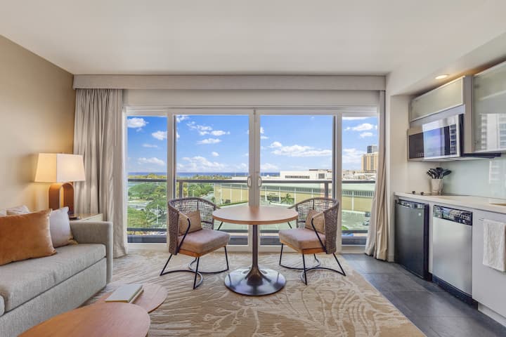 Ala Moana 1 Bedroom · Ocean Views, Beach, Mall - Hawaii