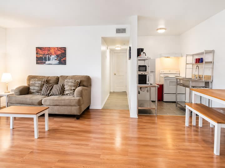 1br 1ba, Fast Wi-fi, Free Parking, Tv, Kitchen - Burritt on the Mountain