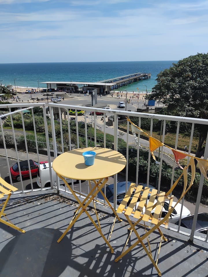 Smugglers Airbnb - Sea View Flat At Boscombe Beach - Bournemouth