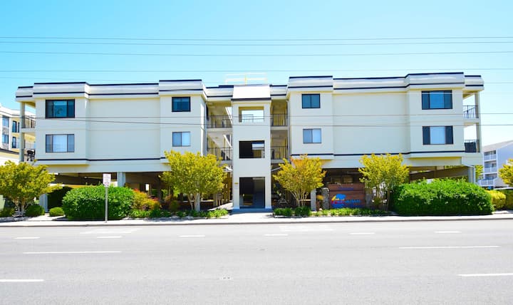 Royal Hawaiian - Outrigger 208 - Ocean City, Md - Ocean City, MD