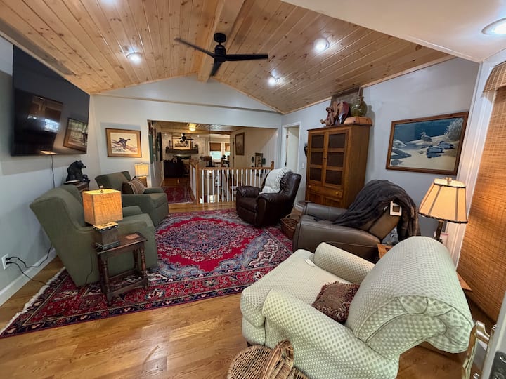 Your Home Away From Home - Clayton, GA