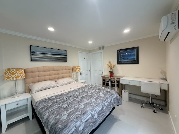 Comfy 1br Beach Getaway W/ Kitchen & Workspace - Huntington Beach, CA