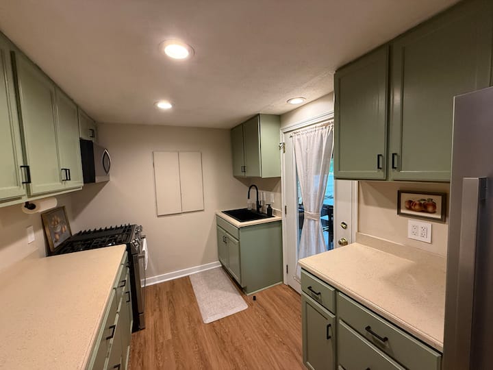 Home Away From Home! Very Close To Hospitals. - Syracuse, NY