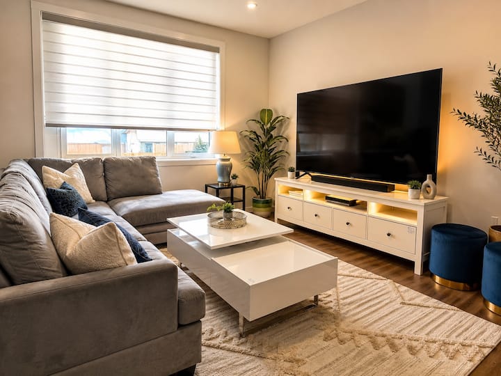 Luxury 4br Calgary Home | Airport|families Welcome - Calgary
