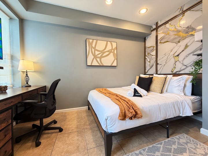 Stylish 1br In Dc W/ Private Outdoor Space - Washington, D.C.