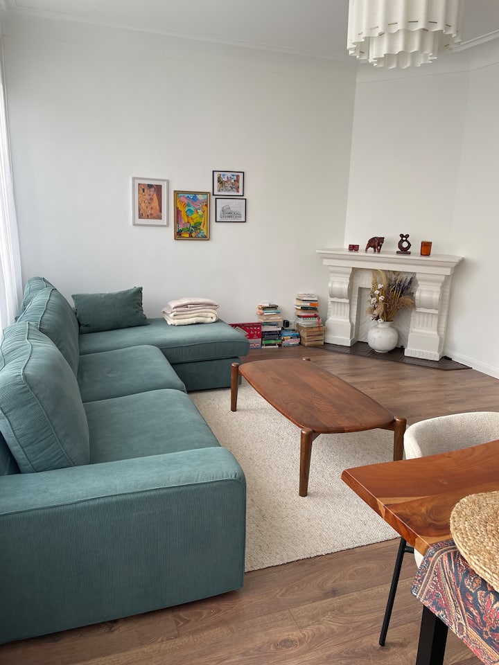 Spacious 2 Bedroom Appartment With Private Parking - Bryssel
