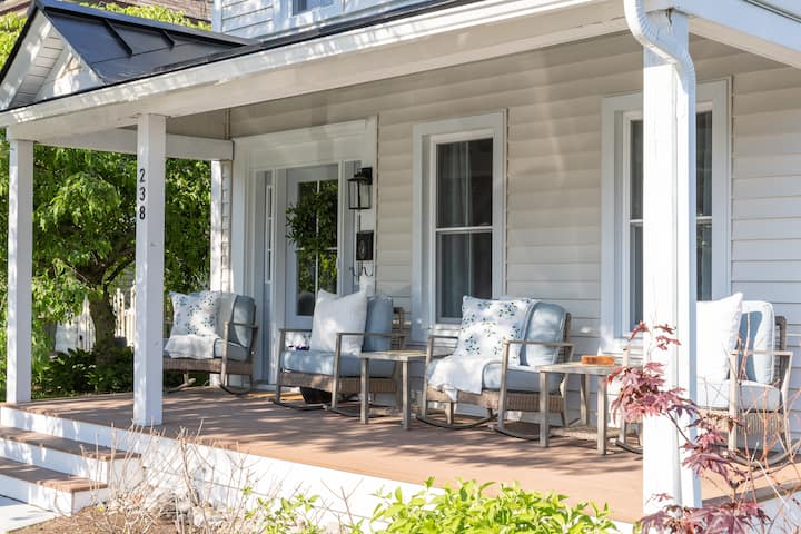 The Perfect Saratoga Retreat.
Walk Everywhere. - Saratoga Springs, NY