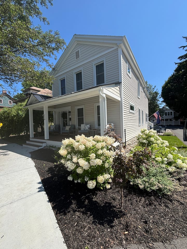 The Perfect Saratoga Retreat-walk Everywhere - Saratoga Springs, NY